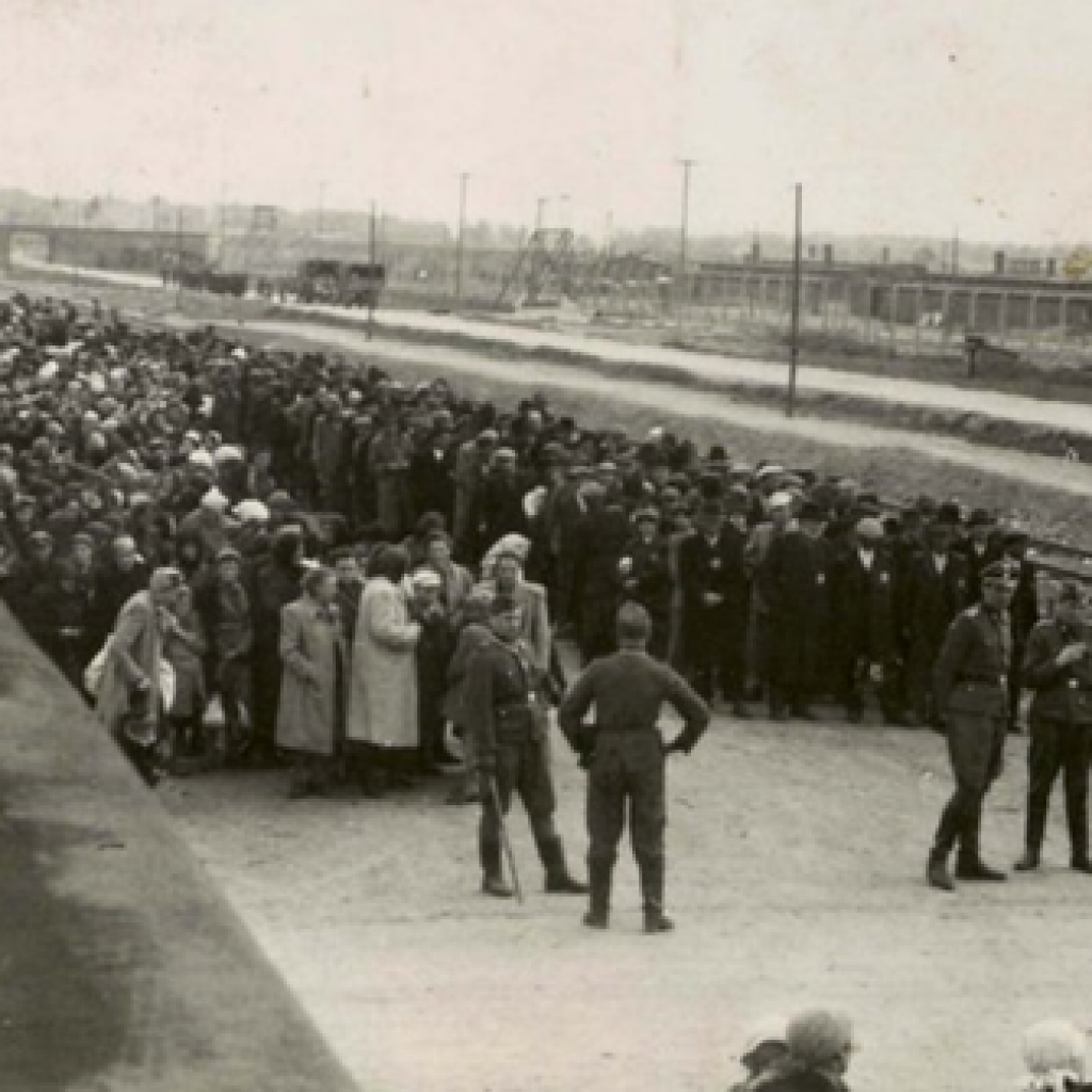 A picture worth a thousand words - Sydney Jewish Museum